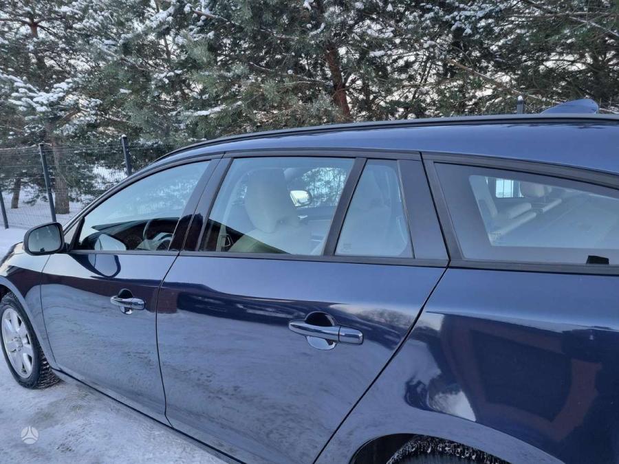 Blue Volvo V60 2012 in Kaunas, with an engine capacity of 2.00 L and mileage of 296 thousand km for 5790 €, photo 7 on AUTOMOTO.COM.LV