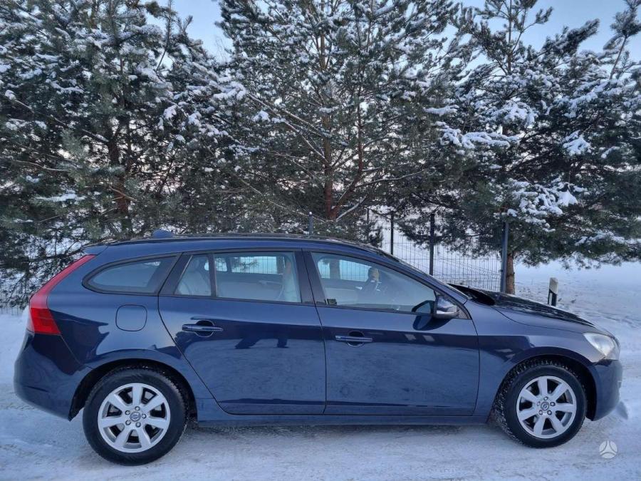 Blue Volvo V60 2012 in Kaunas, with an engine capacity of 2.00 L and mileage of 296 thousand km for 5790 €, photo 10 on AUTOMOTO.COM.LV
