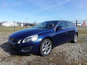 Zils Volvo V60 2012 Saldus, ar dzinēja tilpumu 2.00 L un nobraukumu 331 tūkst. km par 6500 €, foto  vietnē AUTOMOTO.COM.LV