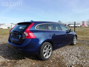 Blue Volvo V60 2012 in Saldus, with an engine capacity of 2.00 L and mileage of 331 thousand km for 6500 €, photo 3 on AUTOMOTO.COM.LV