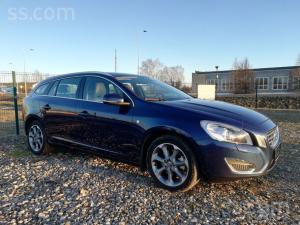 Blue Volvo V60 2012 in Saldus, with an engine capacity of 2.00 L and mileage of 331 thousand km for 6500 €, photo 4 on AUTOMOTO.COM.LV