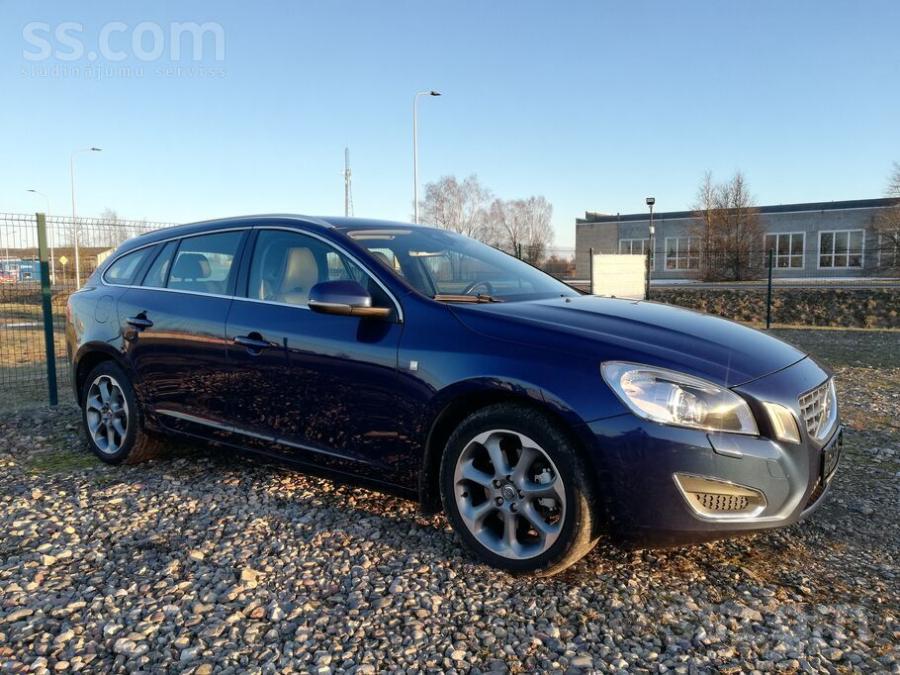 Blue Volvo V60 2012 in Saldus, with an engine capacity of 2.00 L and mileage of 331 thousand km for 6500 €, photo 4 on AUTOMOTO.COM.LV