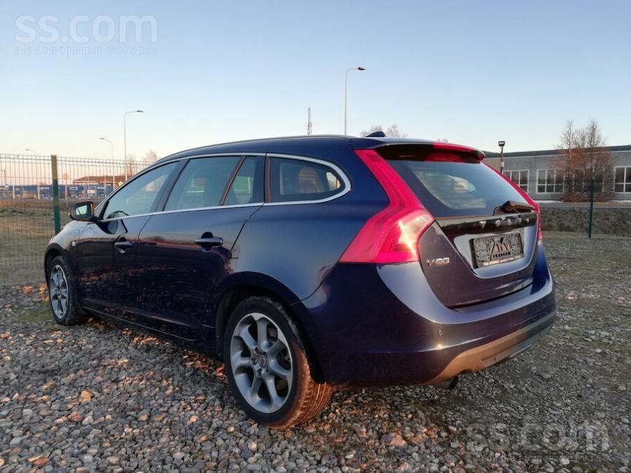 Blue Volvo V60 2012 in Saldus, with an engine capacity of 2.00 L and mileage of 331 thousand km for 6500 €, photo 5 on AUTOMOTO.COM.LV
