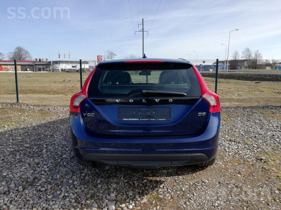 Blue Volvo V60 2012 in Saldus, with an engine capacity of 2.00 L and mileage of 331 thousand km for 6500 €, photo 7 on AUTOMOTO.COM.LV