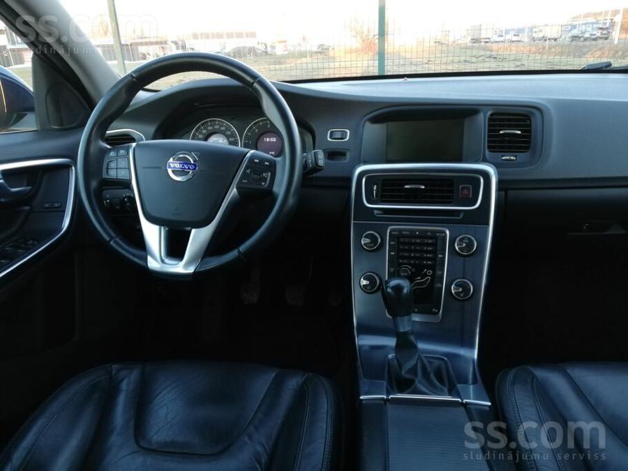 Blue Volvo V60 2012 in Saldus, with an engine capacity of 2.00 L and mileage of 331 thousand km for 6500 €, photo 9 on AUTOMOTO.COM.LV