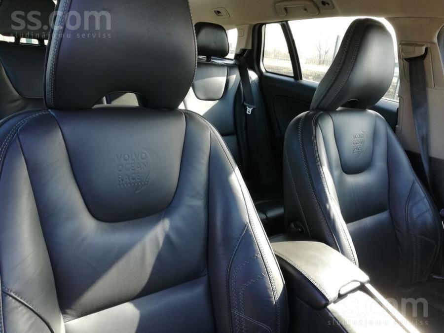 Blue Volvo V60 2012 in Saldus, with an engine capacity of 2.00 L and mileage of 331 thousand km for 6500 €, photo 10 on AUTOMOTO.COM.LV