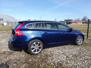 Blue Volvo V60 2012 in Saldus, with an engine capacity of 2.00 L and mileage of 331 thousand km for 6500 €, photo 12 on AUTOMOTO.COM.LV