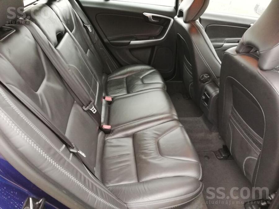 Blue Volvo V60 2012 in Saldus, with an engine capacity of 2.00 L and mileage of 331 thousand km for 6500 €, photo 13 on AUTOMOTO.COM.LV