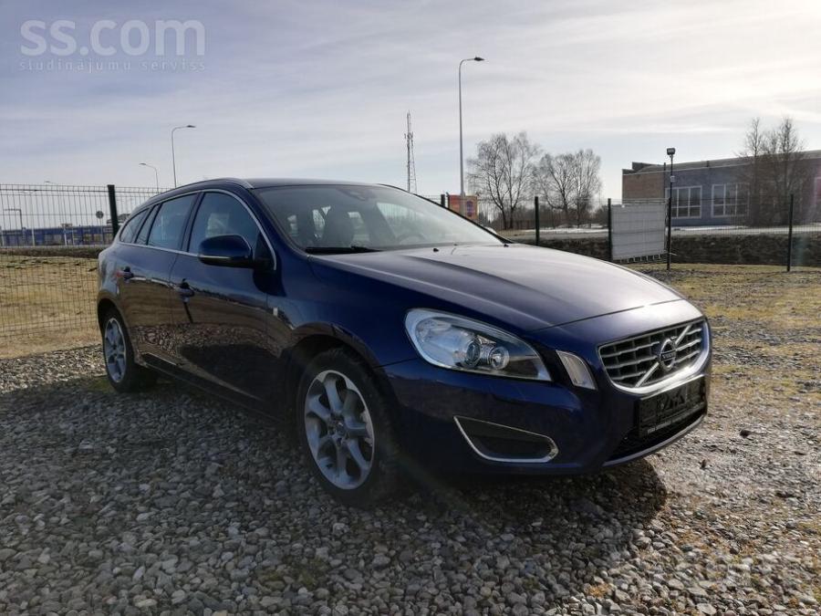Blue Volvo V60 2012 in Saldus, with an engine capacity of 2.00 L and mileage of 331 thousand km for 6500 €, photo 15 on AUTOMOTO.COM.LV