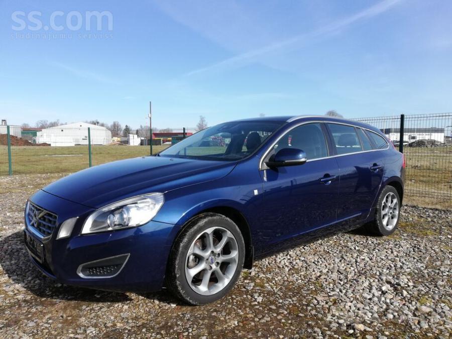 Blue Volvo V60 2012 in Saldus, with an engine capacity of 2.00 L and mileage of 331 thousand km for 6500 €, photo 16 on AUTOMOTO.COM.LV
