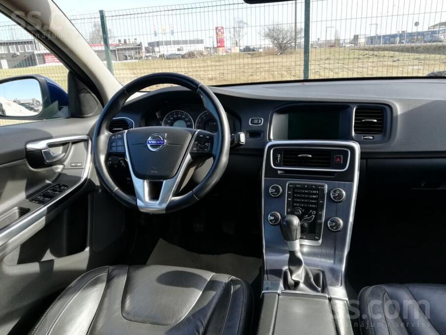 Blue Volvo V60 2012 in Saldus, with an engine capacity of 2.00 L and mileage of 331 thousand km for 6500 €, photo 18 on AUTOMOTO.COM.LV