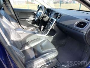 Blue Volvo V60 2012 in Saldus, with an engine capacity of 2.00 L and mileage of 331 thousand km for 6500 €, photo 19 on AUTOMOTO.COM.LV