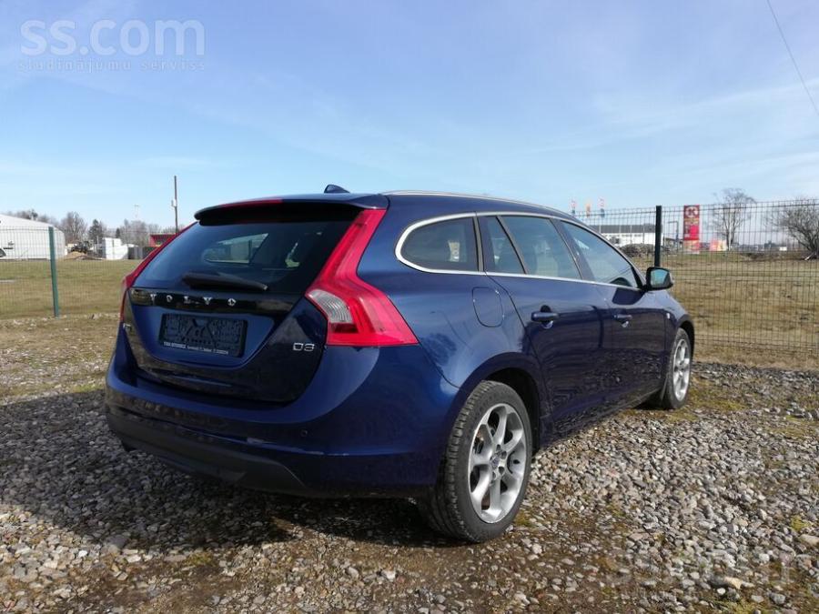 Blue Volvo V60 2012 in Saldus, with an engine capacity of 2.00 L and mileage of 331 thousand km for 6500 €, photo 20 on AUTOMOTO.COM.LV