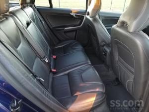 Blue Volvo V60 2012 in Saldus, with an engine capacity of 2.00 L and mileage of 331 thousand km for 6500 €, photo 23 on AUTOMOTO.COM.LV