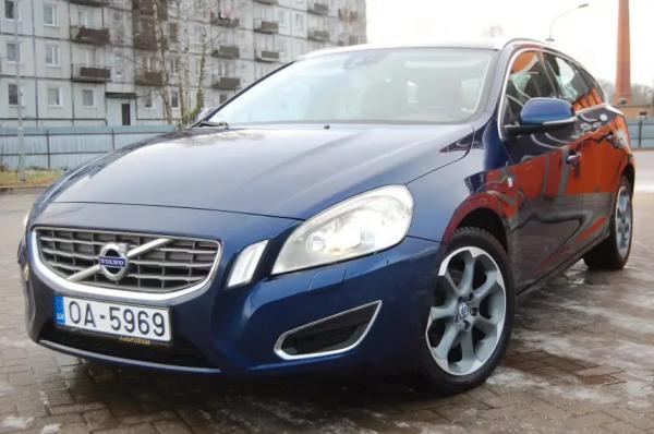 Blue Volvo V60 2012 in Jekabpils, with an engine capacity of 1.60 L and mileage of 247 thousand km for 6790 €, photo 3 on AUTOMOTO.COM.LV