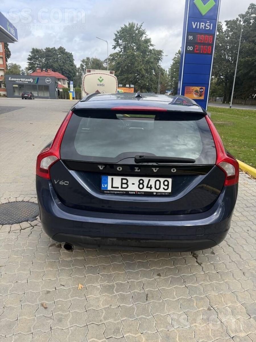 Zils Volvo V60 2012 Rīga, ar dzinēja tilpumu 1.60 L un nobraukumu 379 tūkst. km par 3200 €, foto 3 vietnē AUTOMOTO.COM.LV