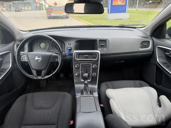 Zils Volvo V60 2012 Rīga, ar dzinēja tilpumu 1.60 L un nobraukumu 379 tūkst. km par 3200 €, foto 4 vietnē AUTOMOTO.COM.LV