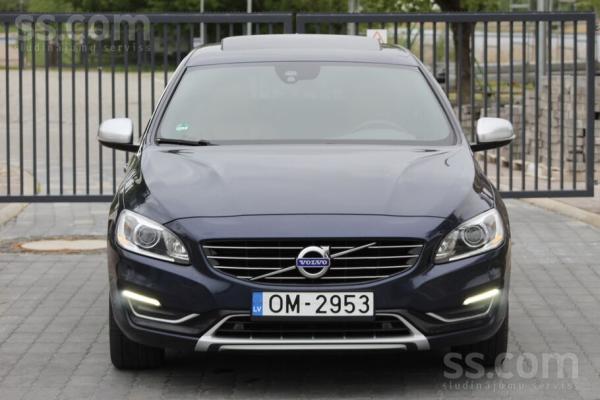 Blue Volvo V60 2013 in Riga, with an engine capacity of 2.40 L and mileage of 275 thousand km for 8350 €, photo 2 on AUTOMOTO.COM.LV