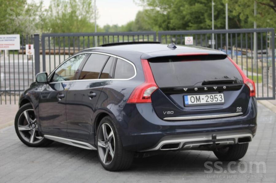 Blue Volvo V60 2013 in Riga, with an engine capacity of 2.40 L and mileage of 275 thousand km for 8350 €, photo 5 on AUTOMOTO.COM.LV