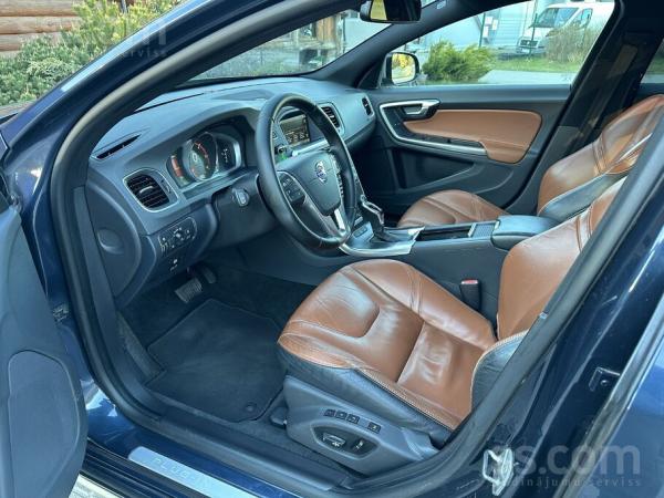 Blue Volvo V60 2013 in Riga, with an engine capacity of 2.40 L and mileage of 275 thousand km for 8350 €, photo 7 on AUTOMOTO.COM.LV