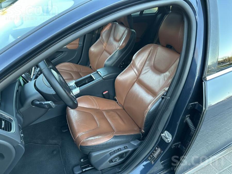 Blue Volvo V60 2013 in Riga, with an engine capacity of 2.40 L and mileage of 275 thousand km for 8350 €, photo 10 on AUTOMOTO.COM.LV