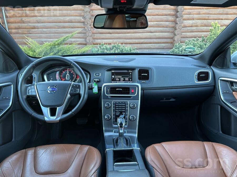 Blue Volvo V60 2013 in Riga, with an engine capacity of 2.40 L and mileage of 275 thousand km for 8350 €, photo 11 on AUTOMOTO.COM.LV