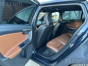 Blue Volvo V60 2013 in Riga, with an engine capacity of 2.40 L and mileage of 275 thousand km for 8350 €, photo 14 on AUTOMOTO.COM.LV