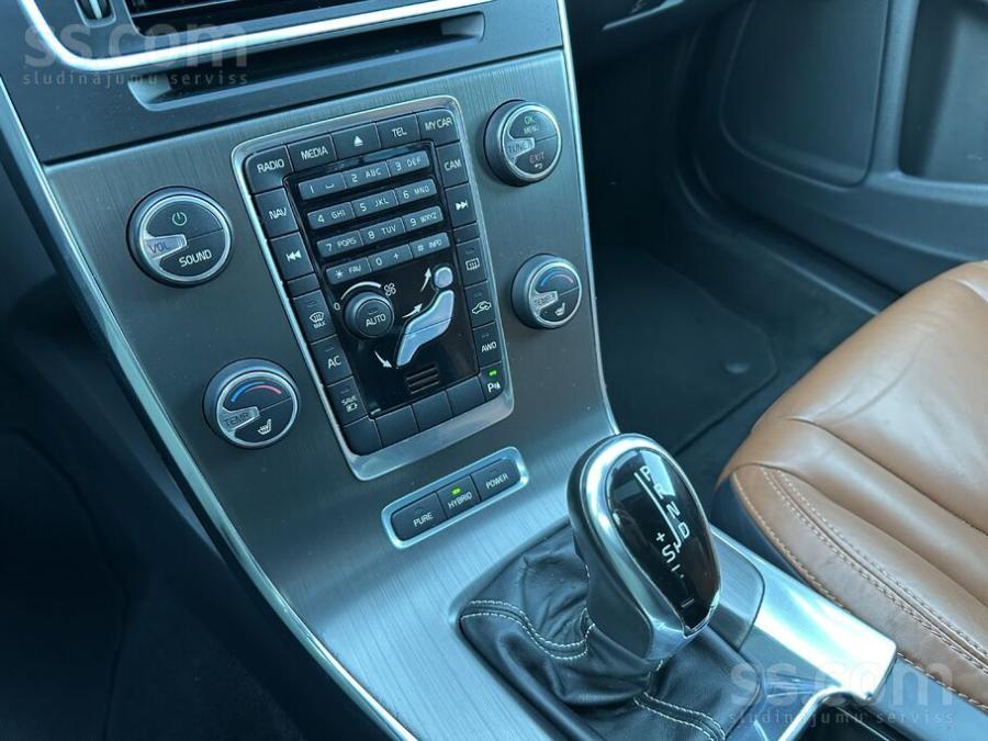 Blue Volvo V60 2013 in Riga, with an engine capacity of 2.40 L and mileage of 275 thousand km for 8350 €, photo 18 on AUTOMOTO.COM.LV