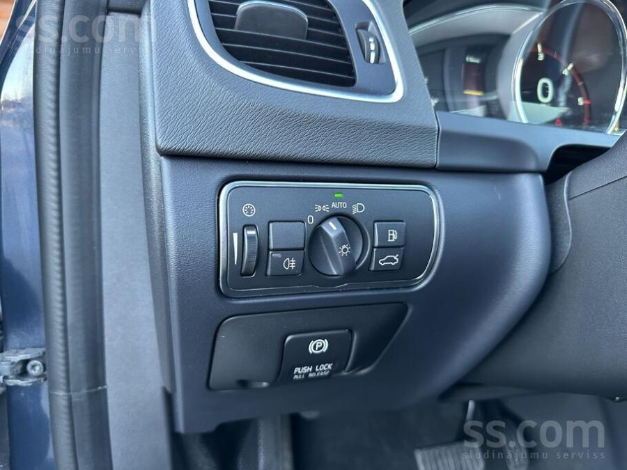 Blue Volvo V60 2013 in Riga, with an engine capacity of 2.40 L and mileage of 275 thousand km for 8350 €, photo 19 on AUTOMOTO.COM.LV