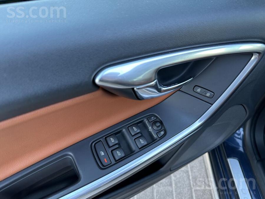 Blue Volvo V60 2013 in Riga, with an engine capacity of 2.40 L and mileage of 275 thousand km for 8350 €, photo 23 on AUTOMOTO.COM.LV