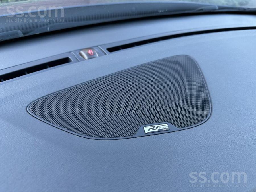 Blue Volvo V60 2013 in Riga, with an engine capacity of 2.40 L and mileage of 275 thousand km for 8350 €, photo 24 on AUTOMOTO.COM.LV