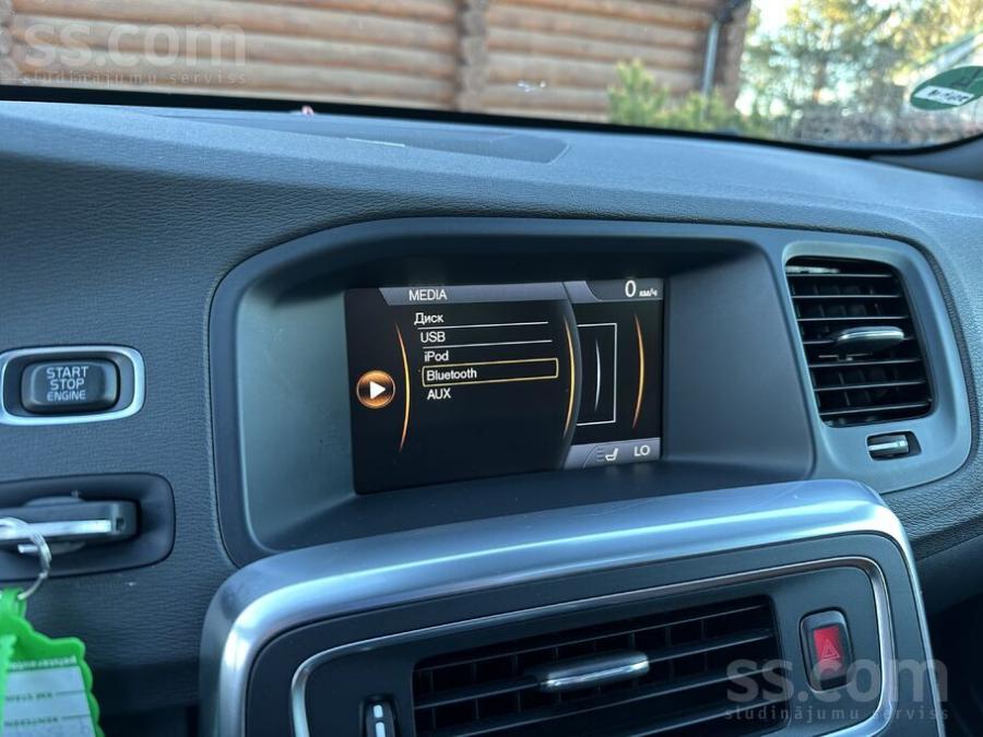 Blue Volvo V60 2013 in Riga, with an engine capacity of 2.40 L and mileage of 275 thousand km for 8350 €, photo 25 on AUTOMOTO.COM.LV