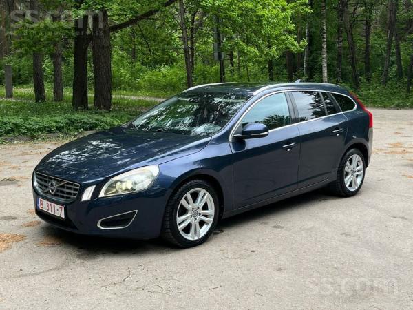 Blue Volvo V60 2013 in Riga, with an engine capacity of 2.00 L and mileage of 0 thousand km for 4399 €, photo 1 on AUTOMOTO.COM.LV