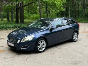 Zils Volvo V60 2013 Rīga, ar dzinēja tilpumu 2.00 L un nobraukumu 0 tūkst. km par 4399 €, foto  vietnē AUTOMOTO.COM.LV