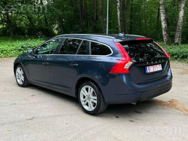 Blue Volvo V60 2013 in Riga, with an engine capacity of 2.00 L and mileage of 0 thousand km for 4399 €, photo 3 on AUTOMOTO.COM.LV
