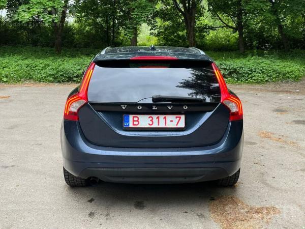 Blue Volvo V60 2013 in Riga, with an engine capacity of 2.00 L and mileage of 0 thousand km for 4399 €, photo 4 on AUTOMOTO.COM.LV