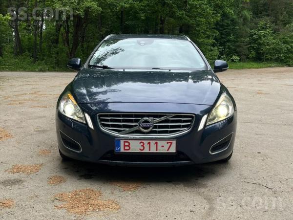 Blue Volvo V60 2013 in Riga, with an engine capacity of 2.00 L and mileage of 0 thousand km for 4399 €, photo 7 on AUTOMOTO.COM.LV