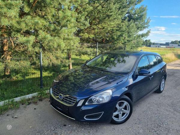 Zils Volvo V60 2013 Kauņa, ar dzinēja tilpumu 2.00 L un nobraukumu 311 tūkst. km par 5490 €, foto 1 vietnē AUTOMOTO.COM.LV