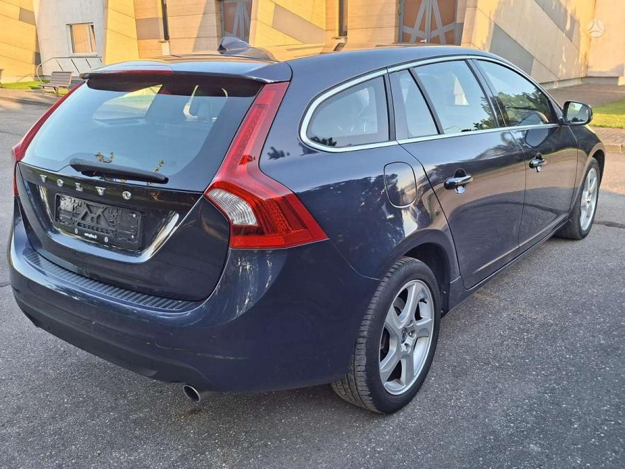 Zils Volvo V60 2013 Ukmergė, ar dzinēja tilpumu 2.40 L un nobraukumu 289 tūkst. km par 5950 €, foto 4 vietnē AUTOMOTO.COM.LV