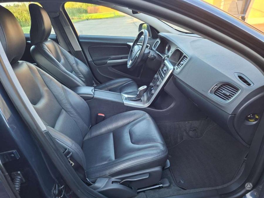 Zils Volvo V60 2013 Ukmergė, ar dzinēja tilpumu 2.40 L un nobraukumu 289 tūkst. km par 5950 €, foto 11 vietnē AUTOMOTO.COM.LV
