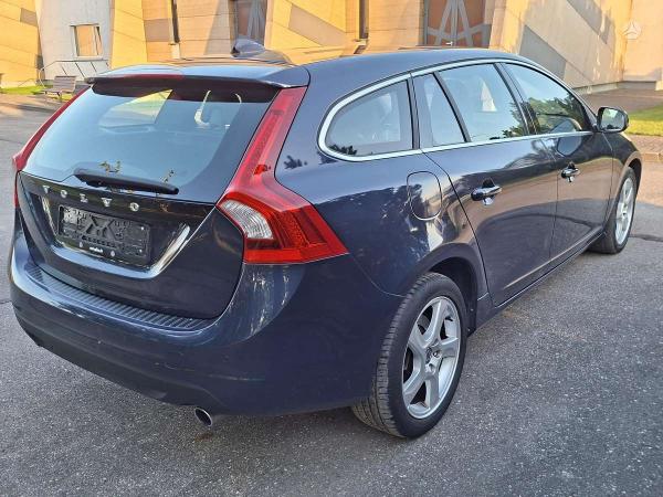 Blue Volvo V60 2013 in Ukmerge, with an engine capacity of 2.40 L and mileage of 289 thousand km for 5950 €, photo 4 on AUTOMOTO.COM.LV