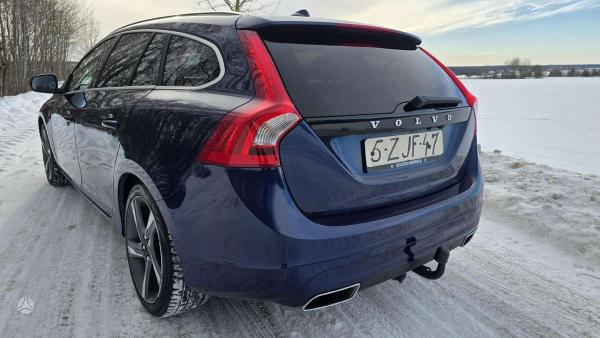 Zils Volvo V60 2015 Viļņa, ar dzinēja tilpumu 2.00 L un nobraukumu 302 tūkst. km par 7499 €, foto 7 vietnē AUTOMOTO.COM.LV