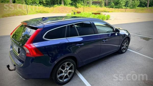 Zils Volvo V60 2015 Ogre, ar dzinēja tilpumu 2.00 L un nobraukumu 300 tūkst. km par 5950 €, foto 4 vietnē AUTOMOTO.COM.LV