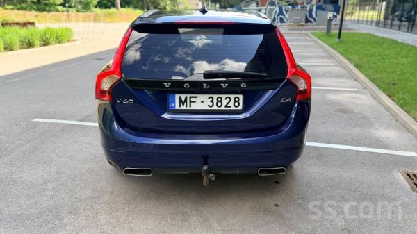 Zils Volvo V60 2015 Ogre, ar dzinēja tilpumu 2.00 L un nobraukumu 300 tūkst. km par 5950 €, foto 5 vietnē AUTOMOTO.COM.LV