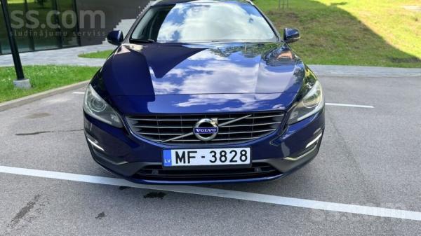 Zils Volvo V60 2015 Ogre, ar dzinēja tilpumu 2.00 L un nobraukumu 300 tūkst. km par 5950 €, foto 6 vietnē AUTOMOTO.COM.LV