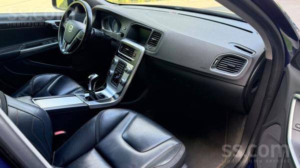 Zils Volvo V60 2015 Ogre, ar dzinēja tilpumu 2.00 L un nobraukumu 300 tūkst. km par 5950 €, foto 8 vietnē AUTOMOTO.COM.LV