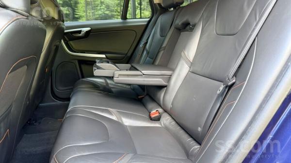 Zils Volvo V60 2015 Ogre, ar dzinēja tilpumu 2.00 L un nobraukumu 300 tūkst. km par 5950 €, foto 10 vietnē AUTOMOTO.COM.LV