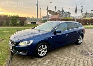 Zils Volvo V60 2015 Rīga, ar dzinēja tilpumu 2.00 L un nobraukumu 245 tūkst. km par 11100 €, foto  vietnē AUTOMOTO.COM.LV
