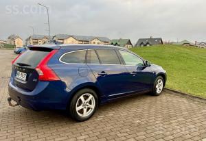 Zils Volvo V60 2015 Rīga, ar dzinēja tilpumu 2.00 L un nobraukumu 245 tūkst. km par 11100 €, foto 2 vietnē AUTOMOTO.COM.LV
