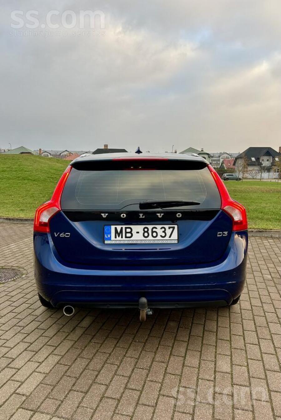 Zils Volvo V60 2015 Rīga, ar dzinēja tilpumu 2.00 L un nobraukumu 245 tūkst. km par 11100 €, foto 3 vietnē AUTOMOTO.COM.LV